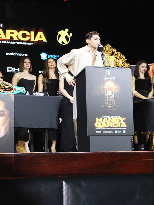 WBC SUPER LIGHTWEIGHT CHAMPION DEVIN “THE DREAM” HANEY AND “KING” RYAN ...